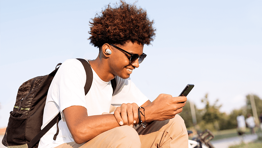 Cleaning earphones: what (not) to do? 7 tips! | JBL