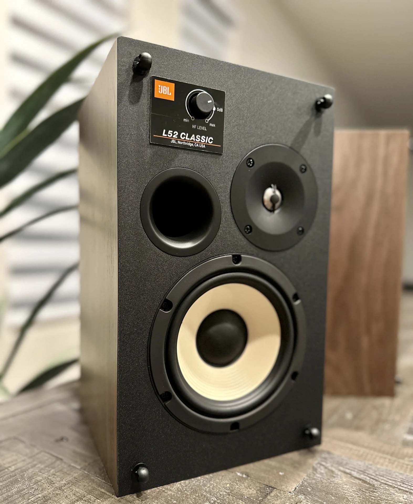 JBL L52 Classic Review - Big Sound in a Small (Retro) Package